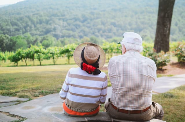 Top 10 housewarming gift ideas that people actually want